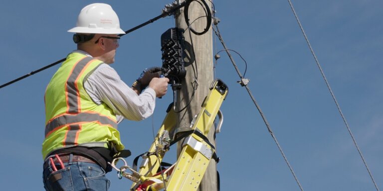 Aerial Fiber Optic Cable Installation Guide: Hardware Requirements ...